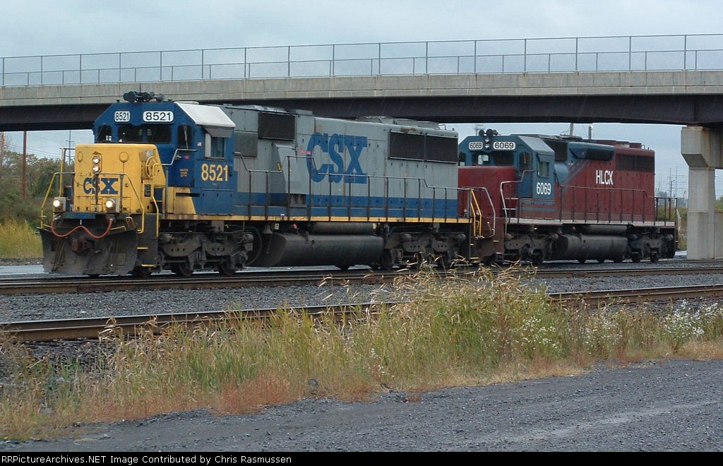 CSX 8521 and HLCX 6069 west end SelkirK Yard